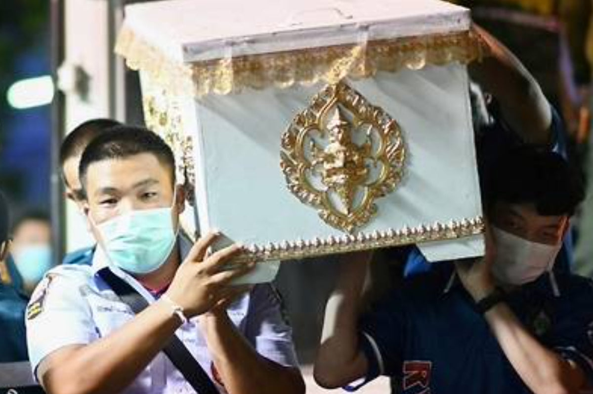 Thailand: mourning after the killing in a crib, the king expected on s ...