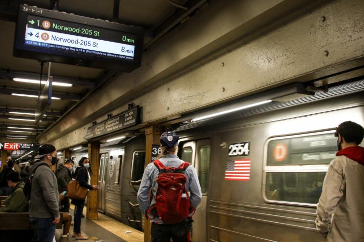 New York City subway shooting leaves one dead: perpetrator wanted, he ...