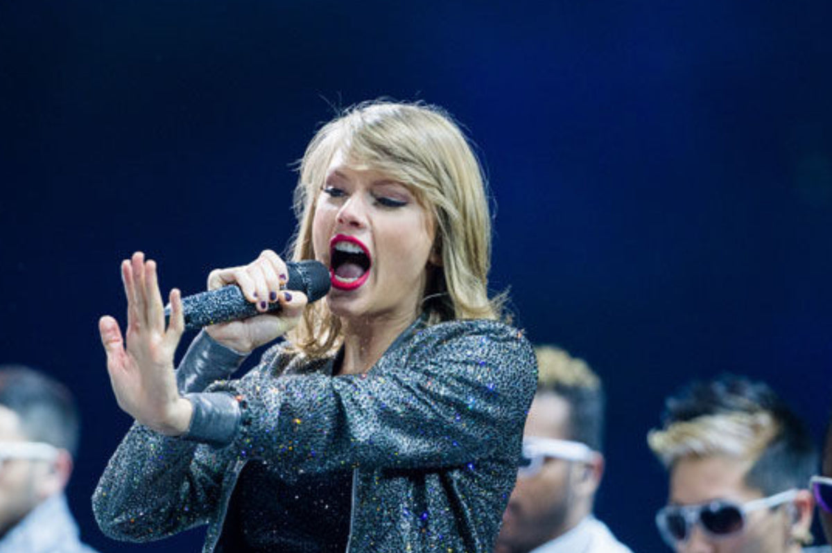 A man drives his car into Taylor Swift's building in New York - Net ...