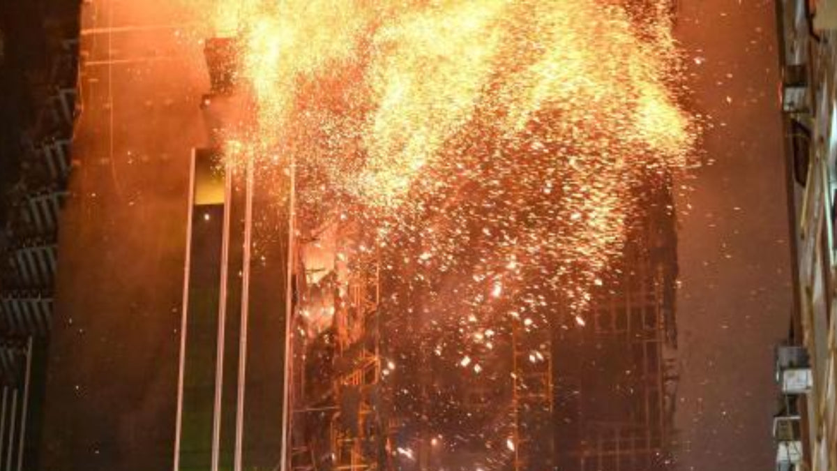 Spectacular fire of a skyscraper under construction in Hong Kong - Net Worth Space